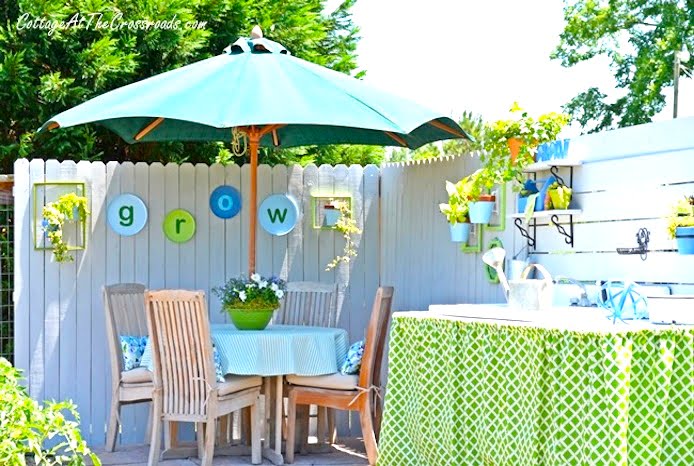 Outdoor Dining Area in the Garden - Cottage at the Crossroads