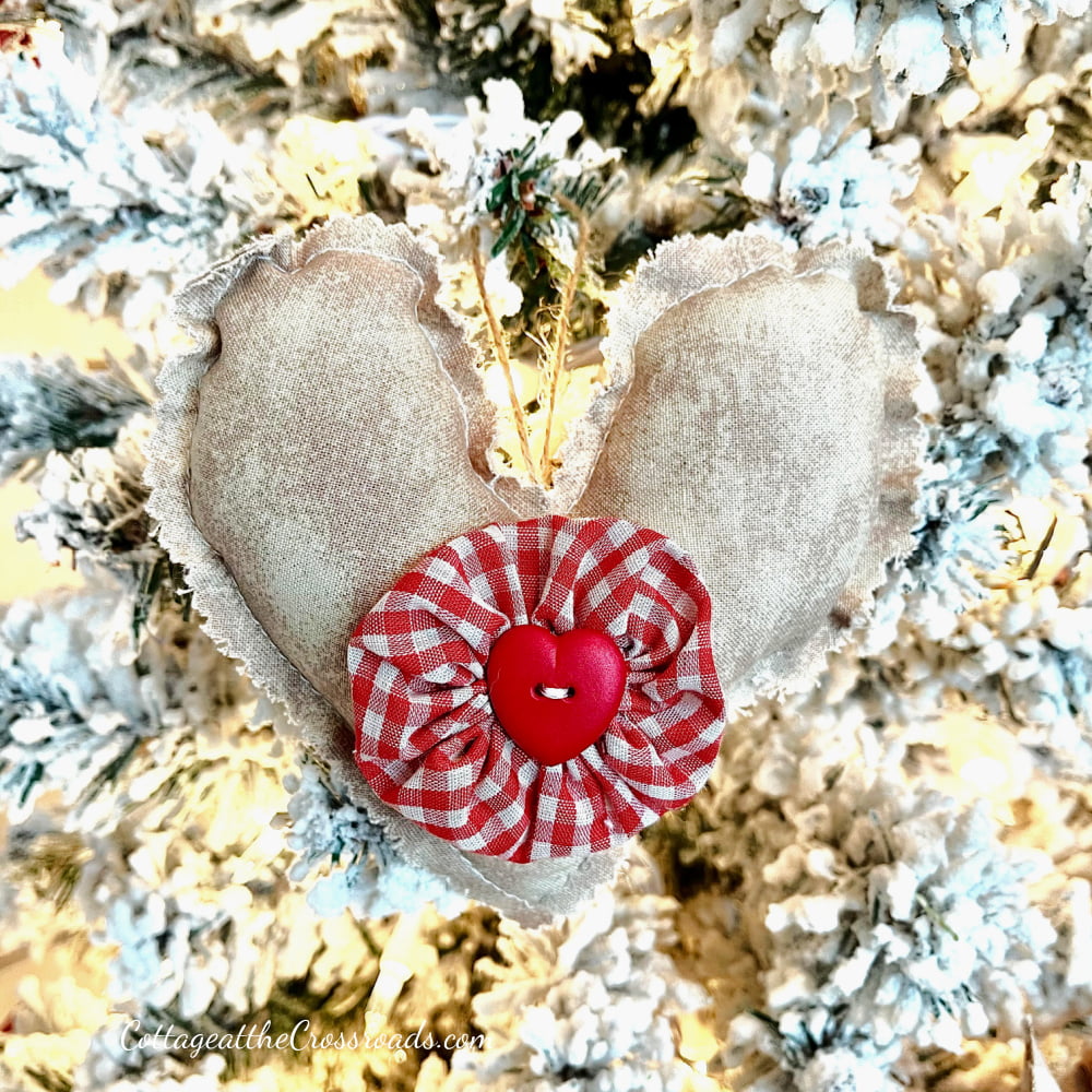 Fabric Hearts with Yo-yos - Cottage at the Crossroads